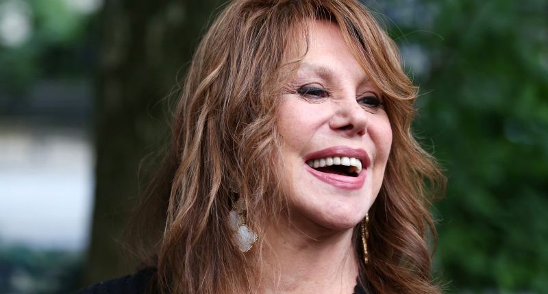 Marlo Thomas Plastic surgery for 76 year old!